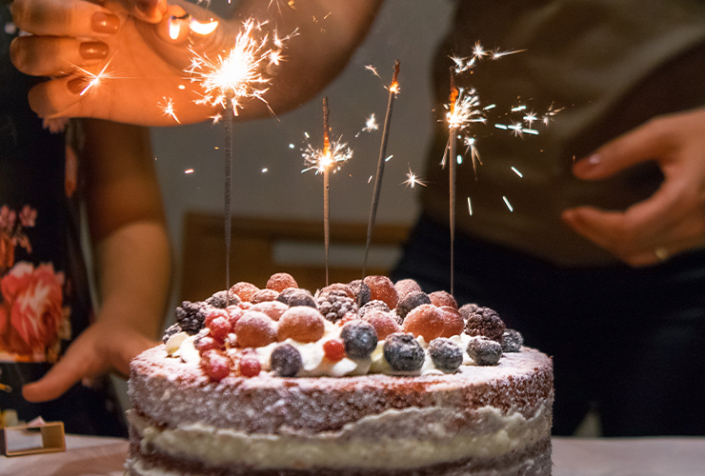 Happy Birthday in Italian - All Common Ways to Say it! - Learn Italian Go